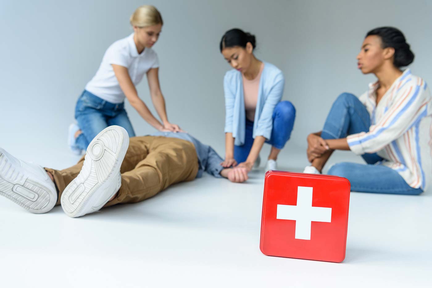 How to recognize a stroke and provide first aid